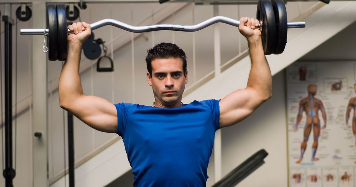 Stoječi potisk nad glavo - pozabljena vaja v svetu fitnesa - Aktivni.si