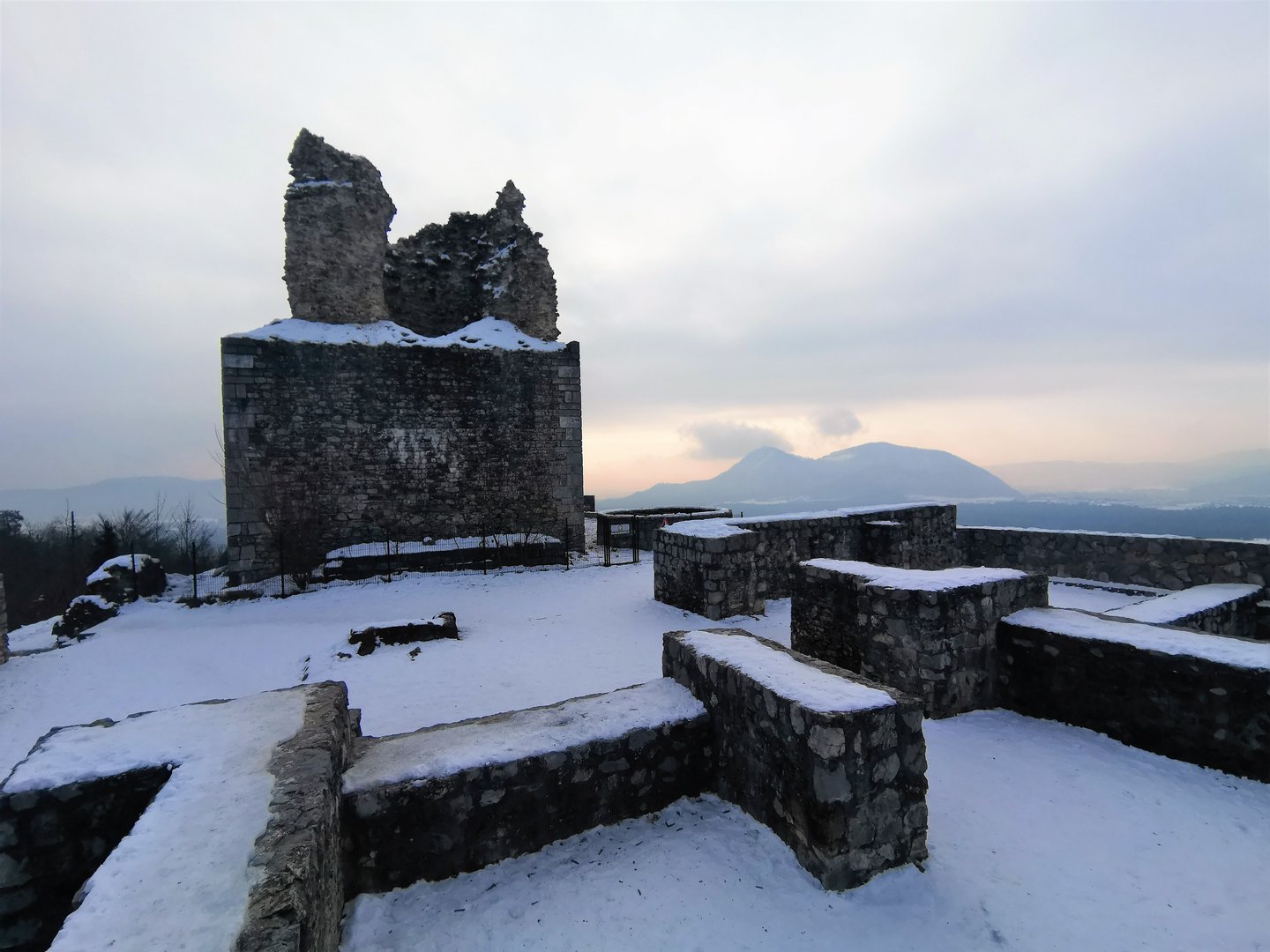 Stari grad Smlednik - popoln izlet za družine z majhnimi otroki ...