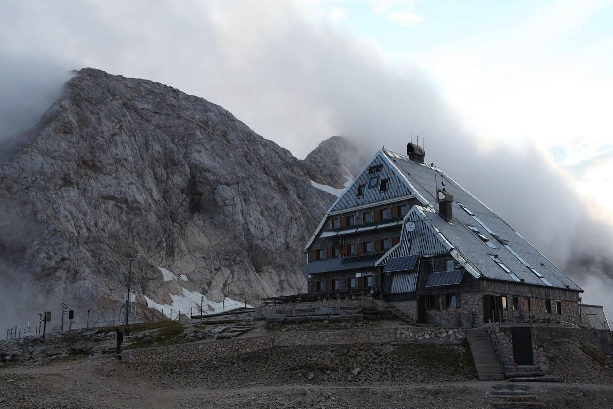 Nikar na Kredarico brez rezervacije! (svarijo oskrbniki doma) - Hoja in ...