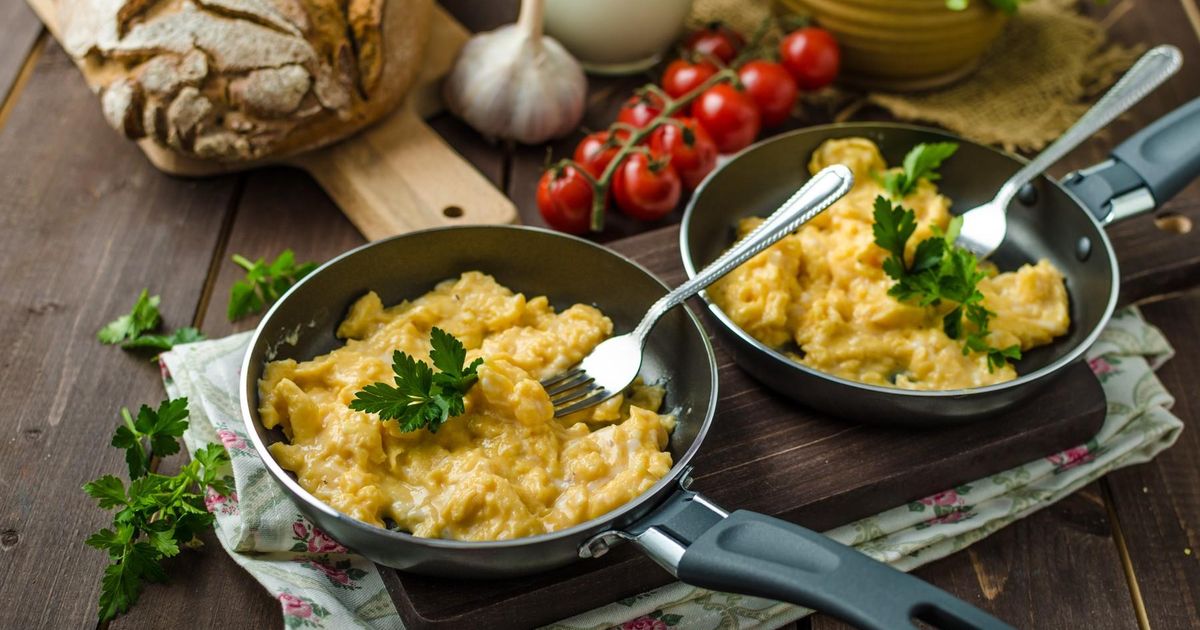 Na TO sestavino pri pripravi umešanih jajc zagotovo VEDNO pozabite (+ slasten recept) - Prehrana ...