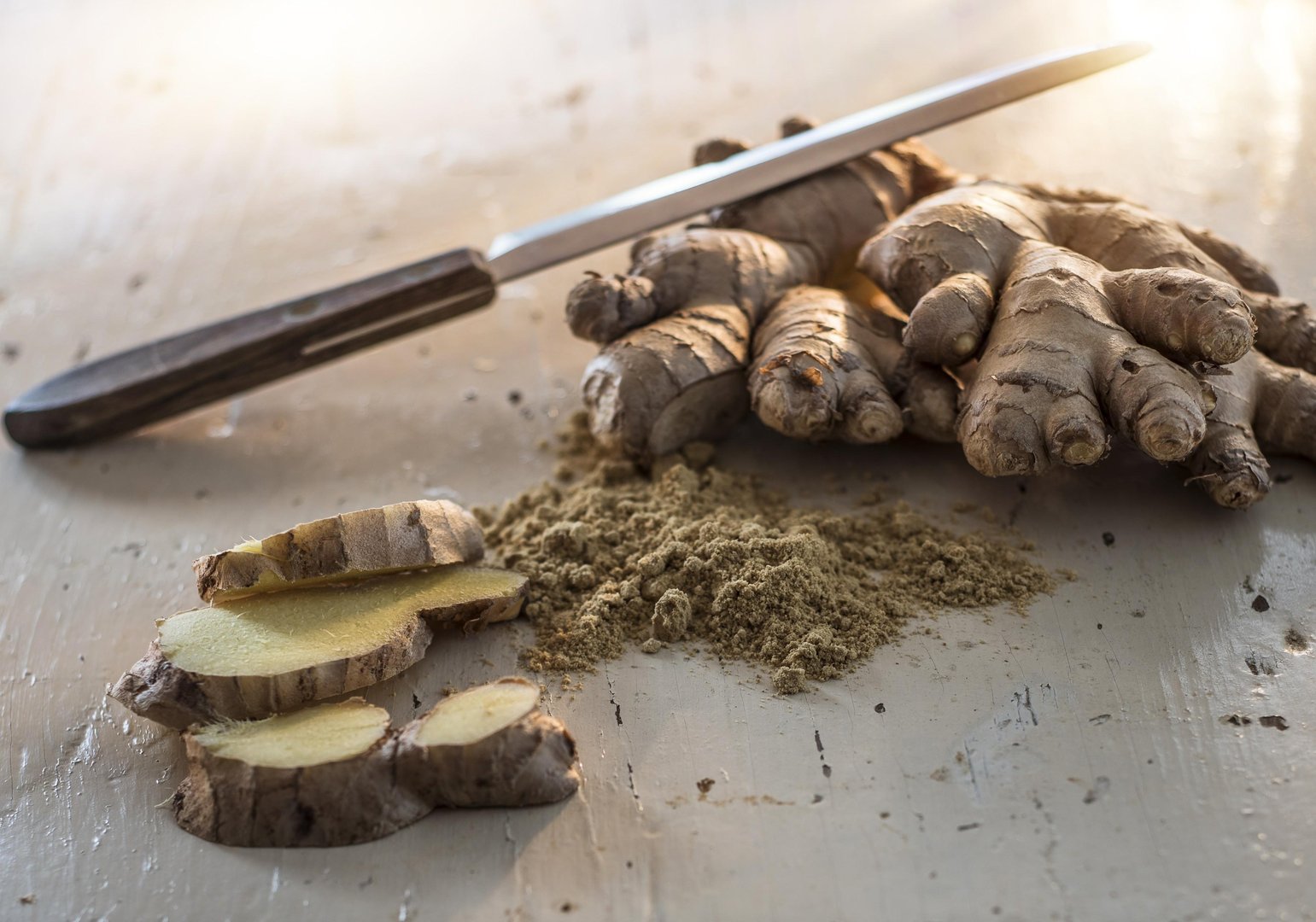 Ingverjev napitek: pospešuje metabolizem ter pomaga drastično zmanjšati ...
