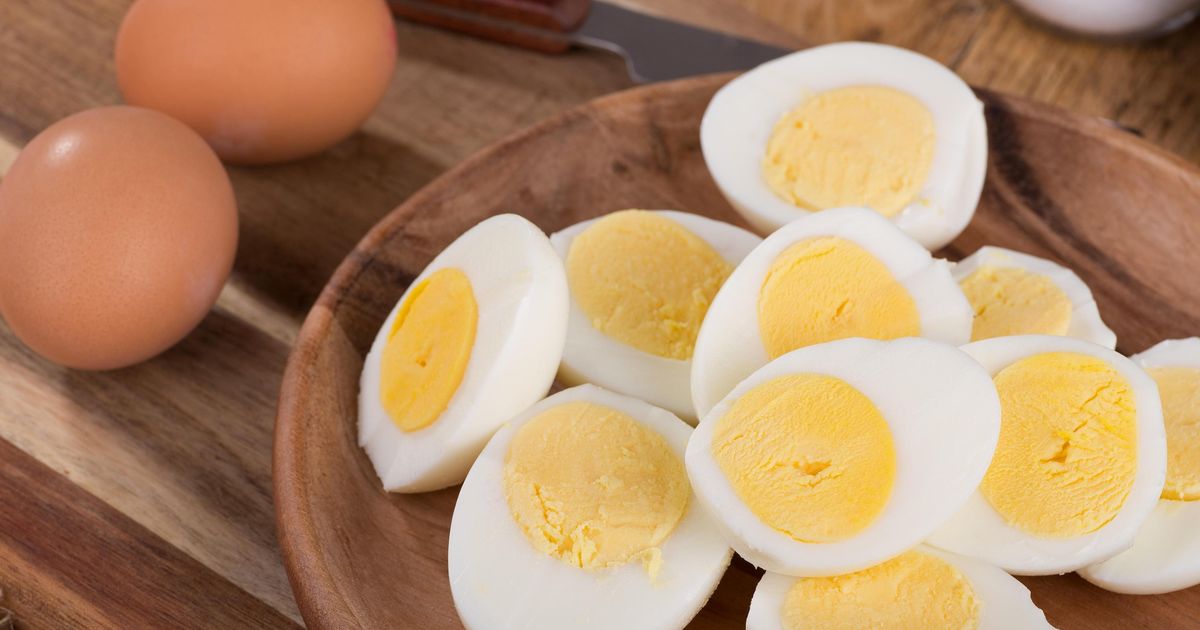 Kako pravilno hraniti trdo kuhana jajca? - Aktivni.si