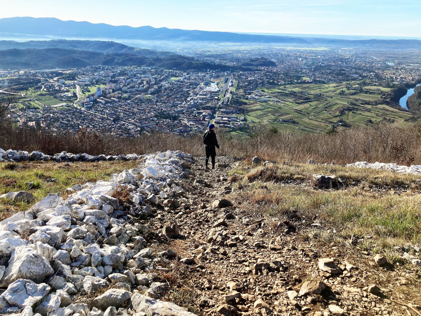 Najlepši izleti: 5 slovenskih vrhov, s katerih se vidi tudi Jadransko ...